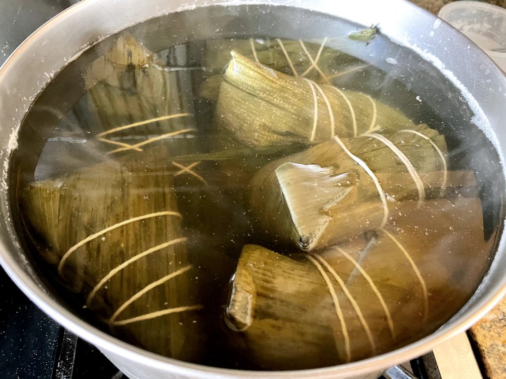 CHINESE STICKY RICE IN BAMBOO LEAVES (ZONGZI 粽子) - sammywongskitchen