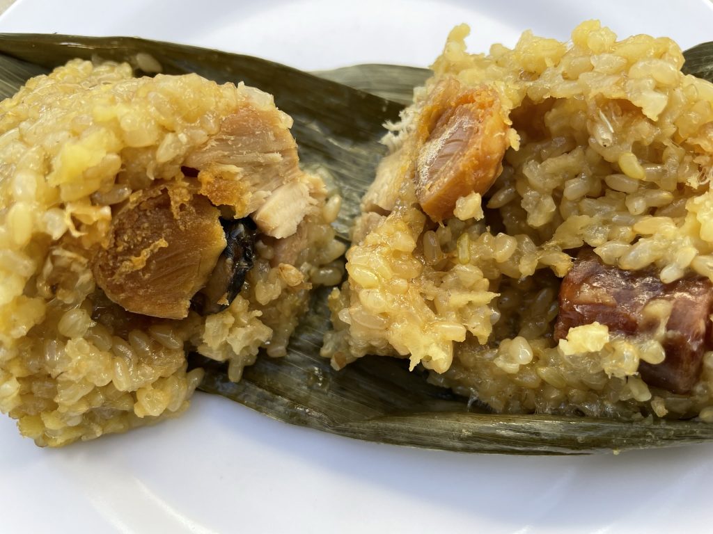BROWN STICKY RICE WITH CHICKEN IN BAMBOO LEAVES (ZONGZI 粽子 ...