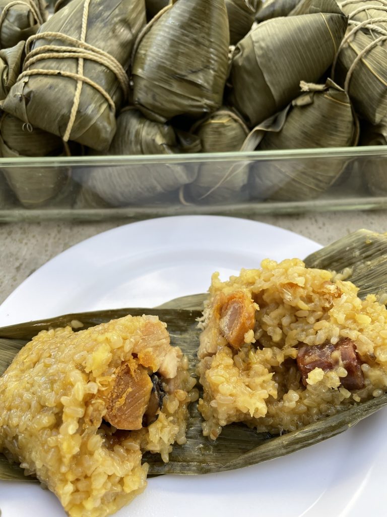 BROWN STICKY RICE WITH CHICKEN IN BAMBOO LEAVES (ZONGZI 粽子 ...