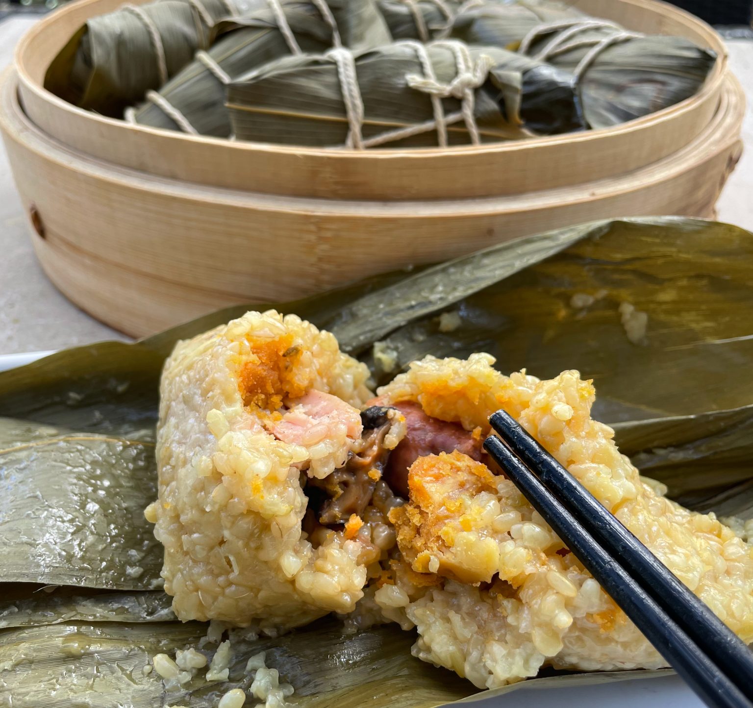 BROWN STICKY RICE WITH CHICKEN IN BAMBOO LEAVES (ZONGZI 粽子 ...
