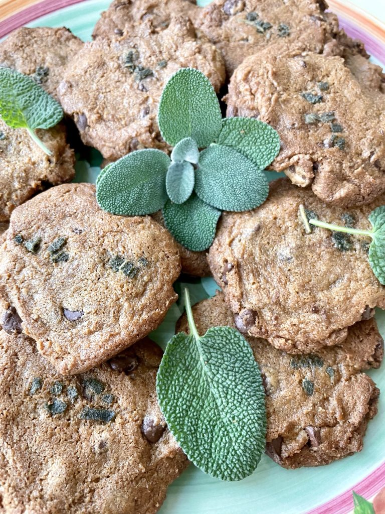 BROWNED BUTTER SAGE SOURDOUGH CHOCOLATE CHIP COOKIES - sammywongskitchen