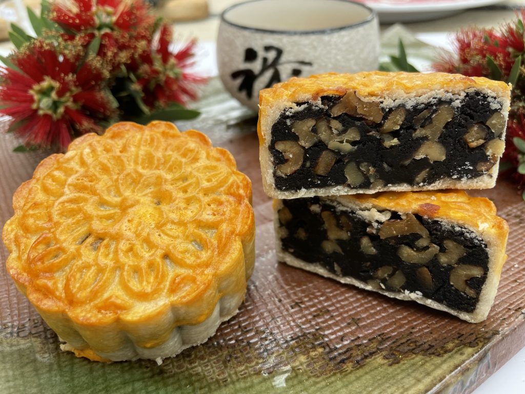 TRADITIONAL CHINESE MOONCAKES - sammywongskitchen